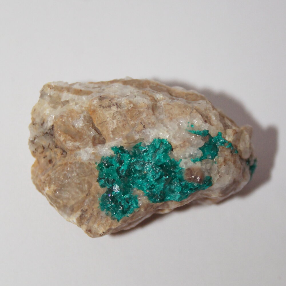 Диоптаз, натуральный камень, коллекционный минерал "True Stones"