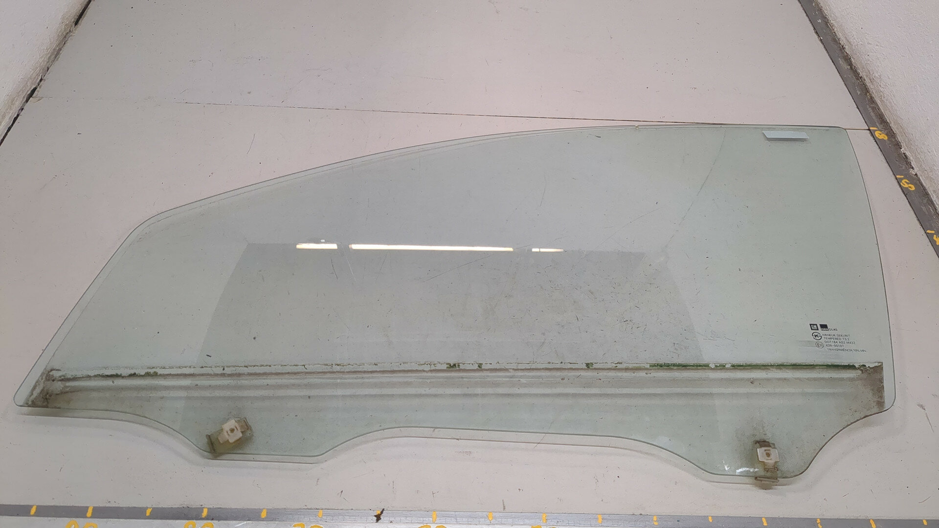 Стекло боковой двери левое переднее Chevrolet Aveo (T250 / 255) Б/У