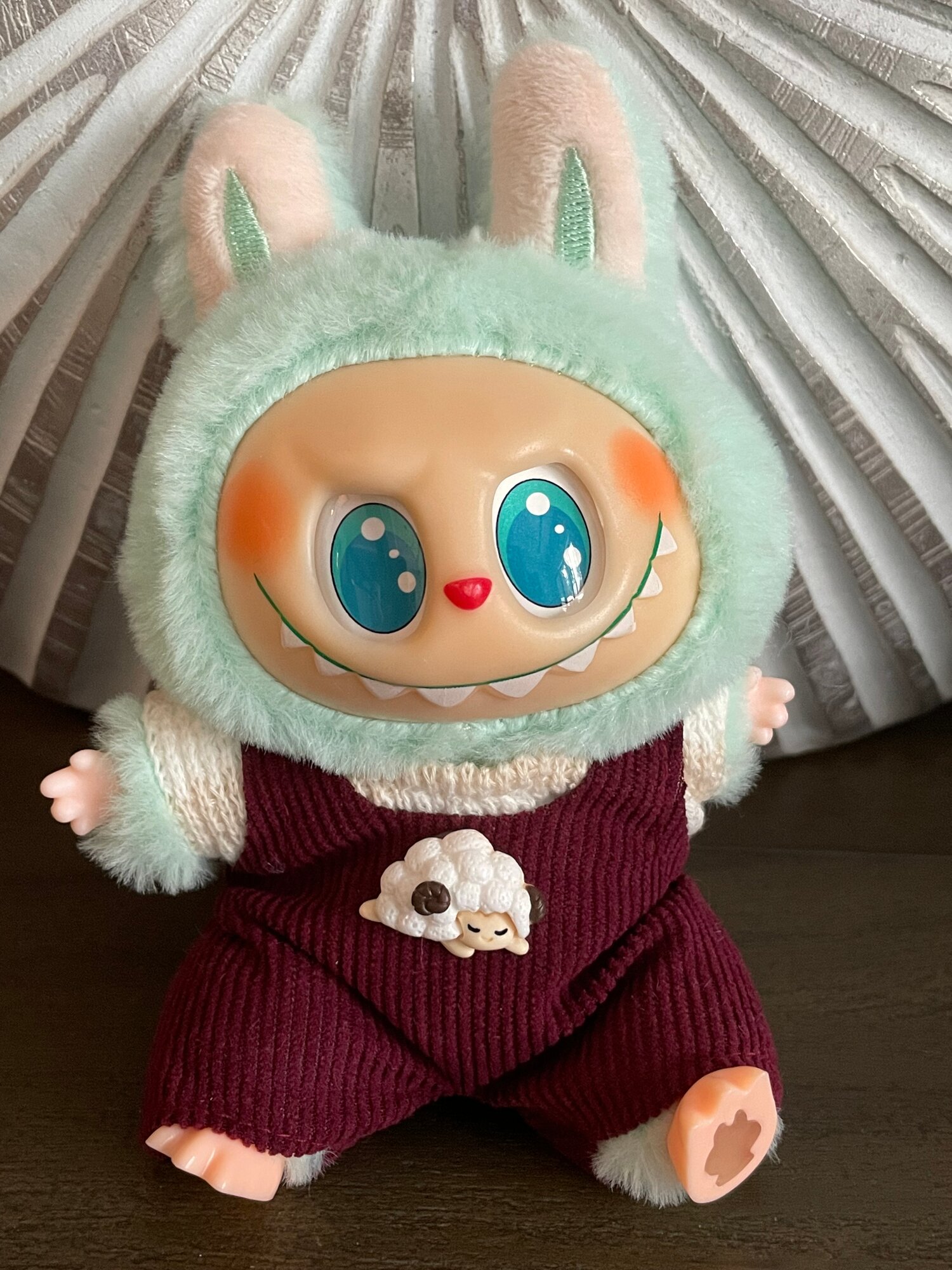 Лабубу мягкая игрушка брелок Labubu с овечкой 17см