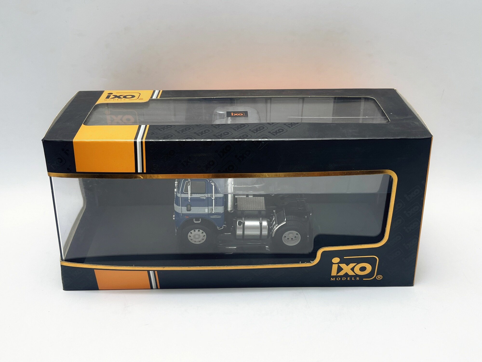 IXO 1/43 Грузовой тягач Freightliner COE с прицепом, модель автомобиля из литого под давлением металла