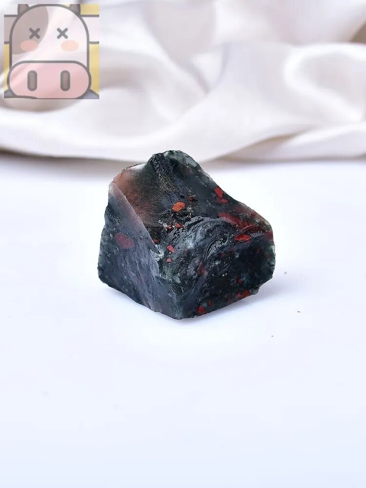 Натуральный необработанный камень "Африканский кровавик не подвергался обработке (3-5 см 1 шт)