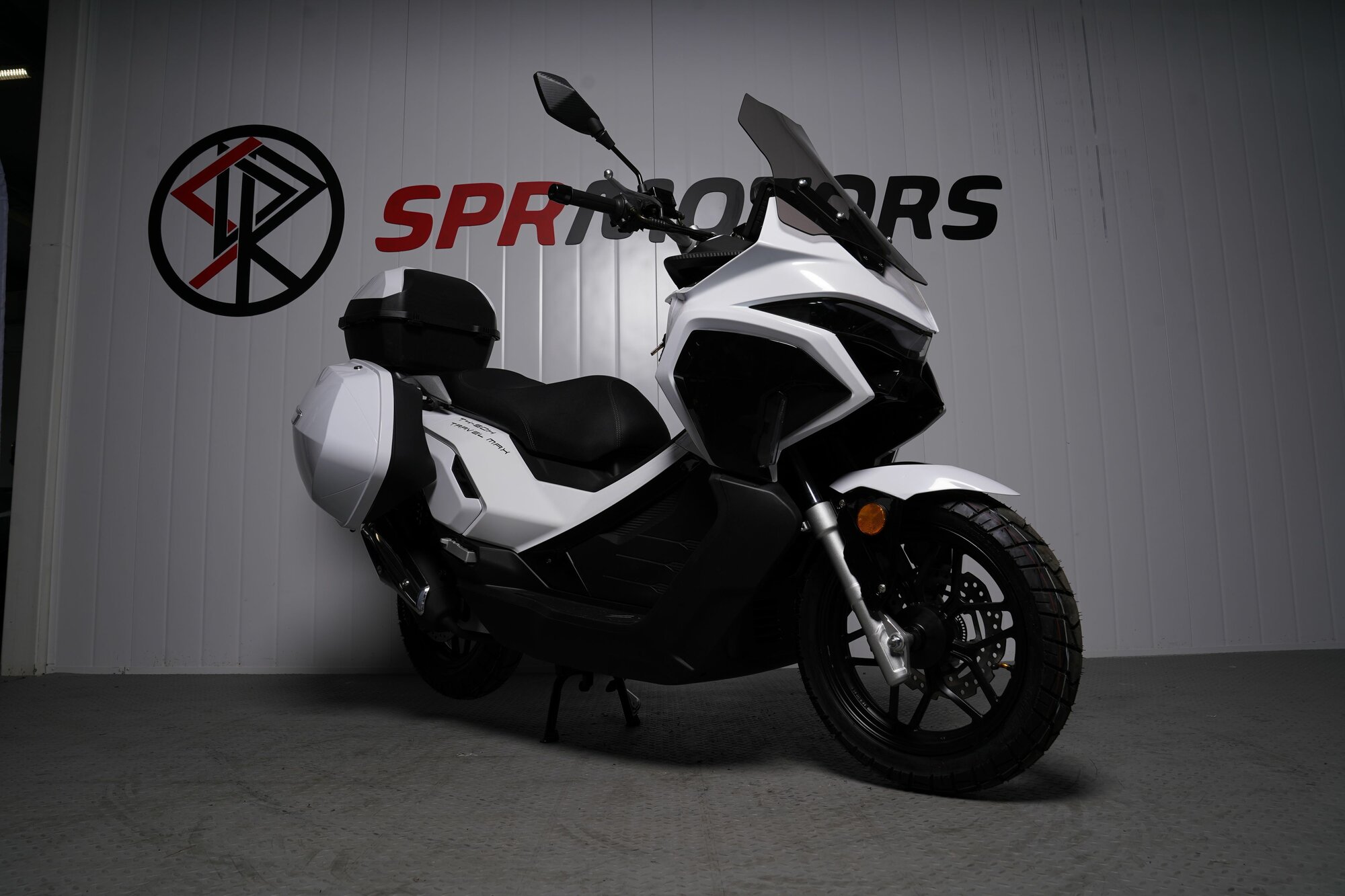 Скутер бензиновый TRAVEL MAX с боковыми боксами, 180 см3, 17 л. с. Без ПТС (49cc), с гарантией