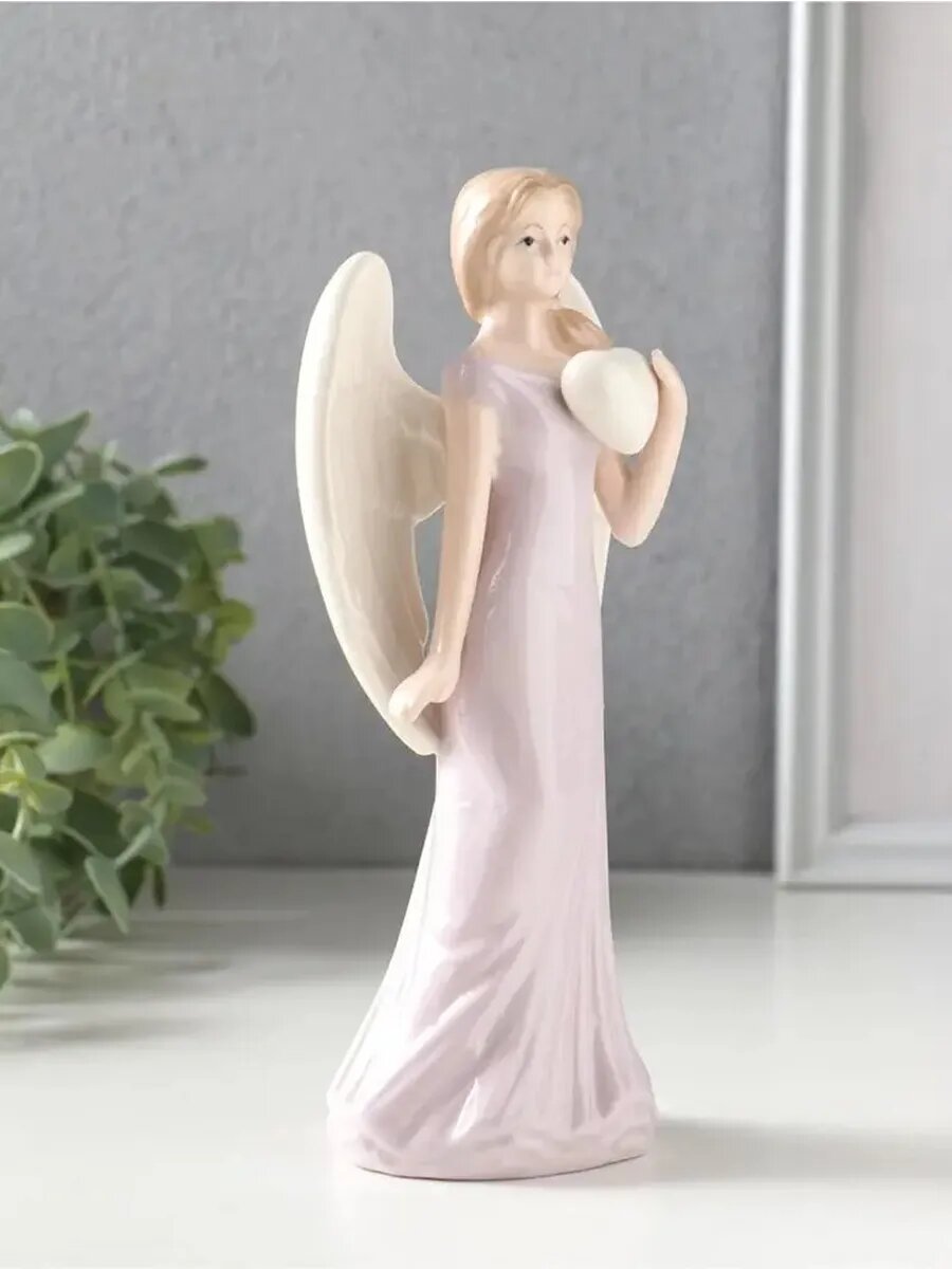 Очаровательный керамический сувенир с ангелом