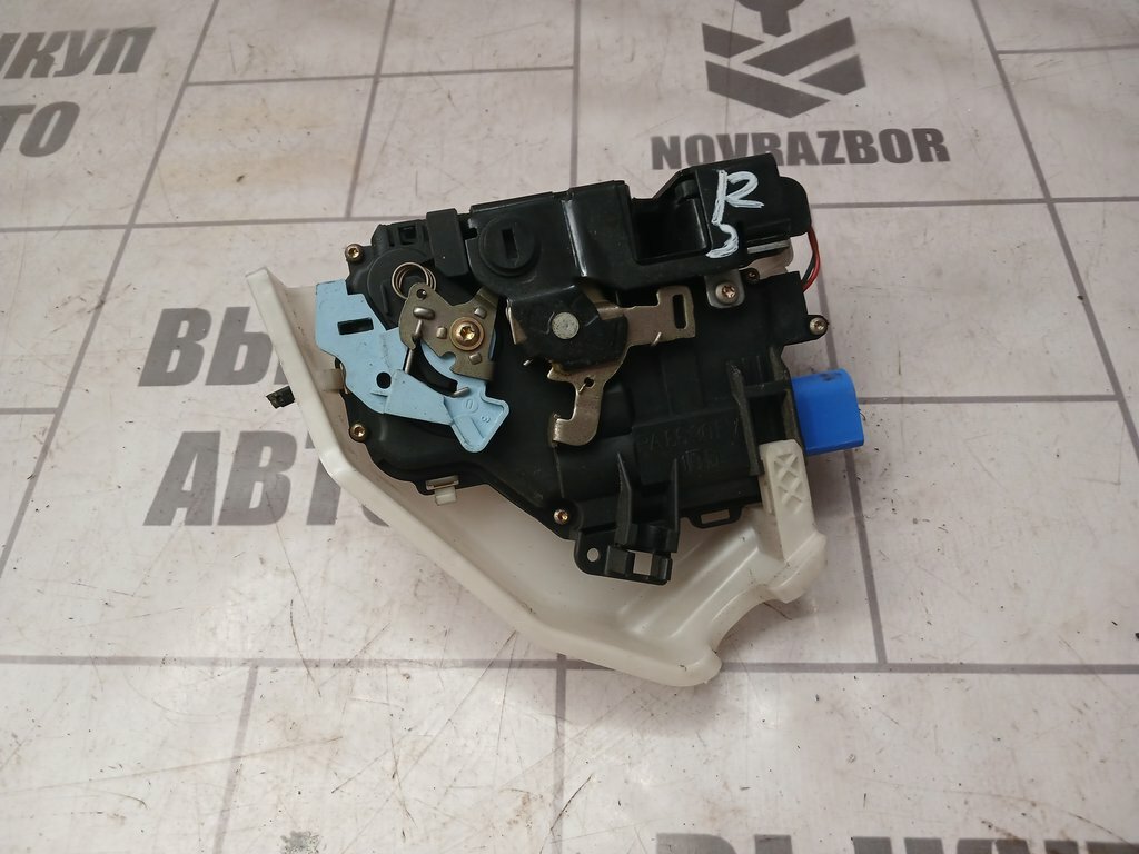 Замок двери задней правой VW Golf 5 03-09