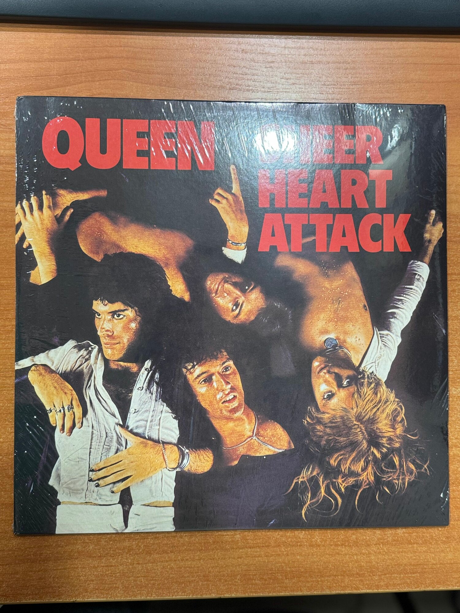 Уцененный товар Queen - Sheer Heart Attack (LP, Европа, Черный винил) Виниловая пластинка