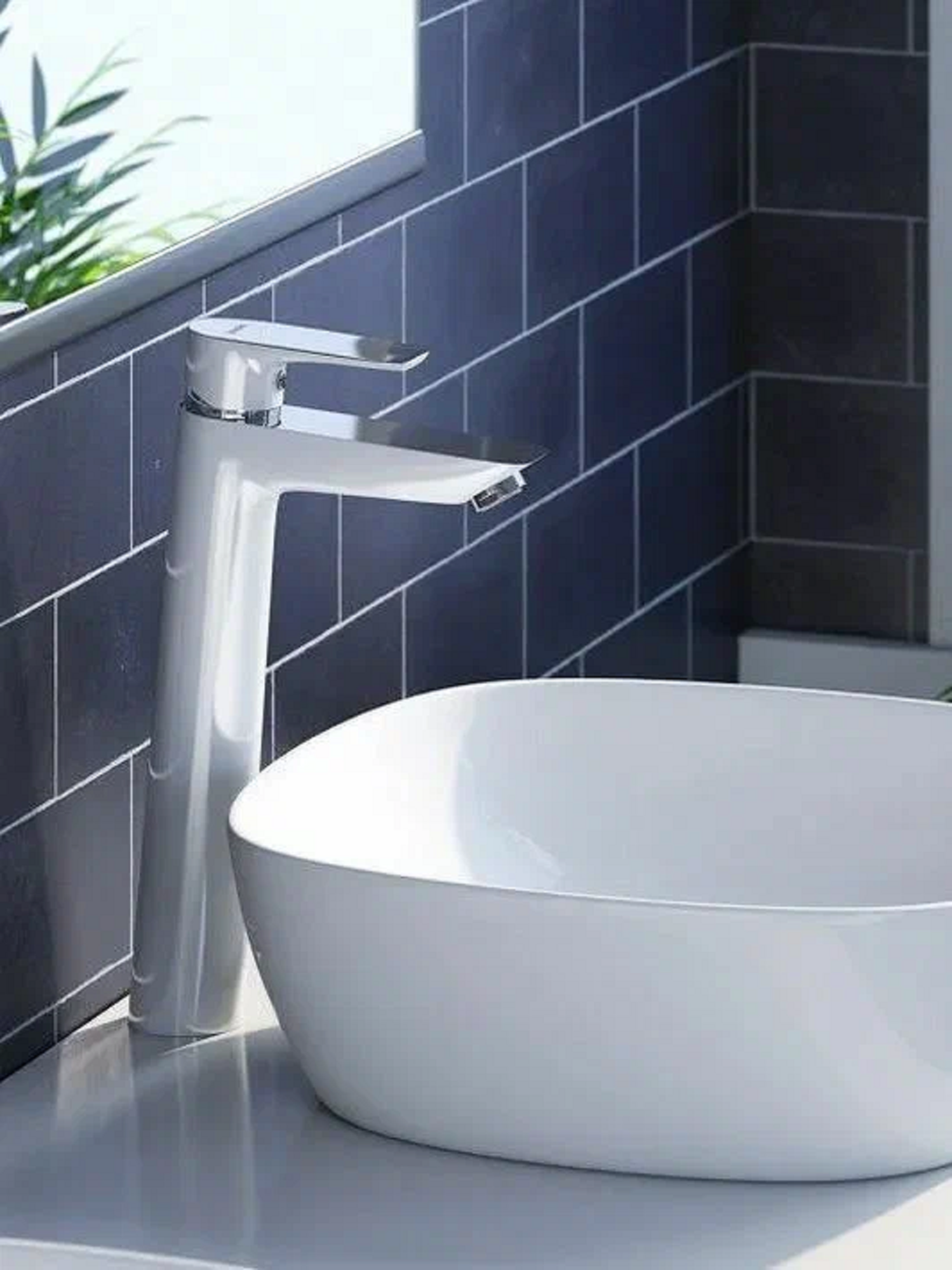 Смеситель для раковины IDDIS Cloud CLOSB01i01, белый/хром, на гибкой подводке, для раковины-чаши