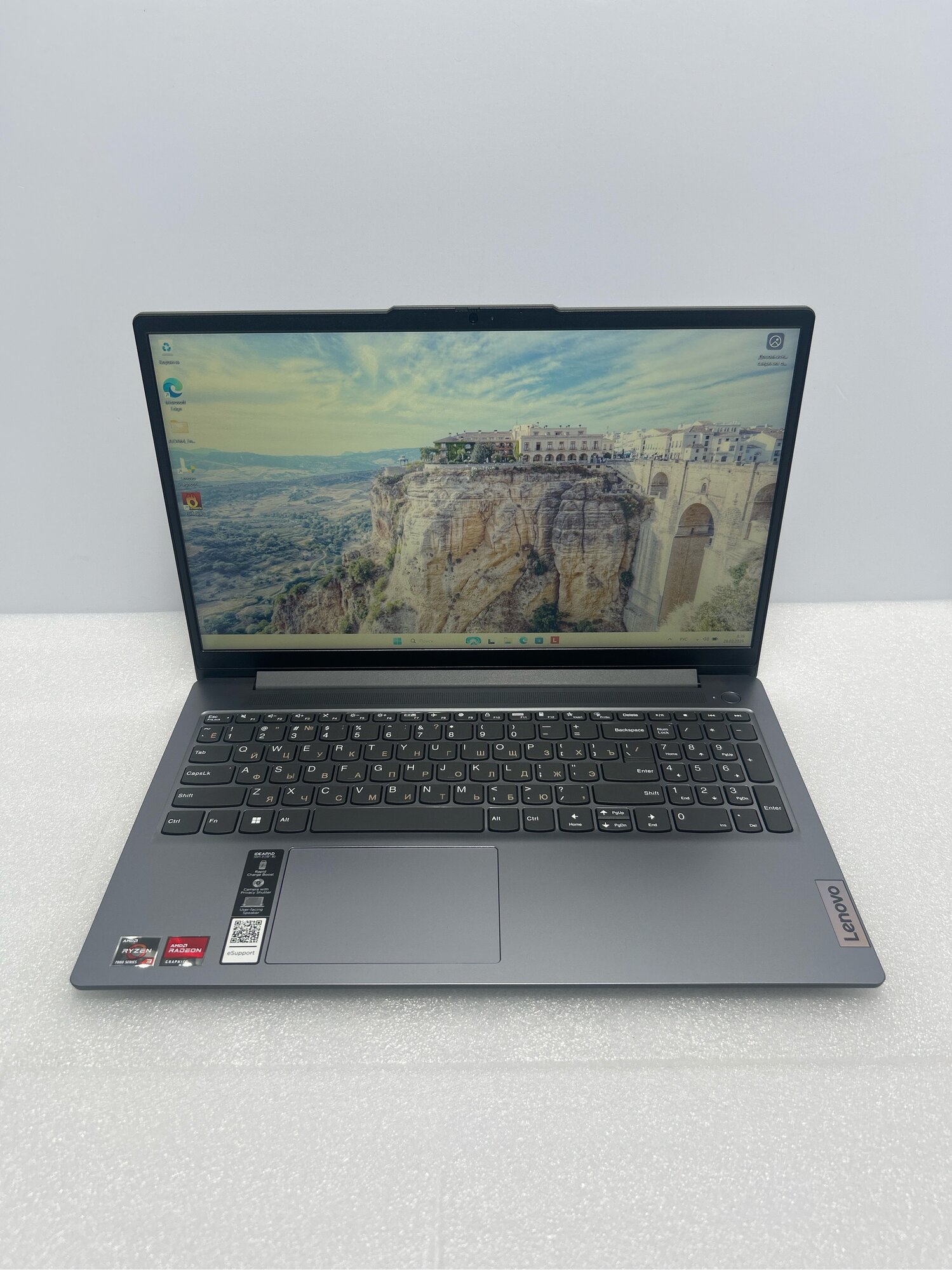 Ноутбук Lenovo IdeaPad Slim 3 15AMN8 (82XQ008DIN) 15.6"/AMD Ryzen 3 7320U/RAM 8GB/SSD 512GB/Radeon 610M Graphics/1920x1080/TN/Windows 11/Подсветка кл-ры: нет/серый. Состояние: B1