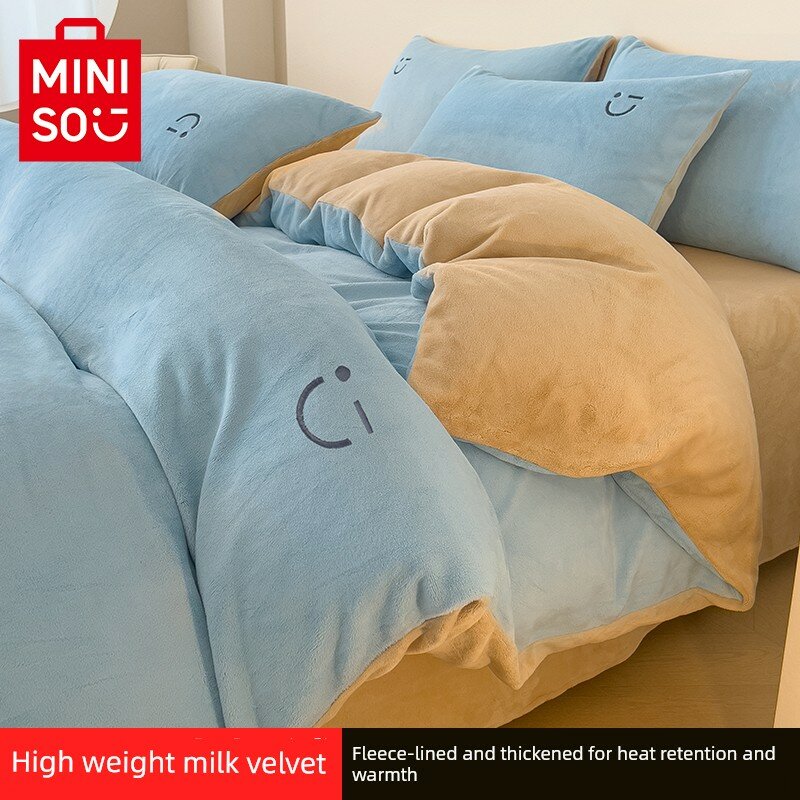 Комплект постельного белья Miniso из молочного вельвета, четыре предмета; комплект из кораллового флиса, три предмета;