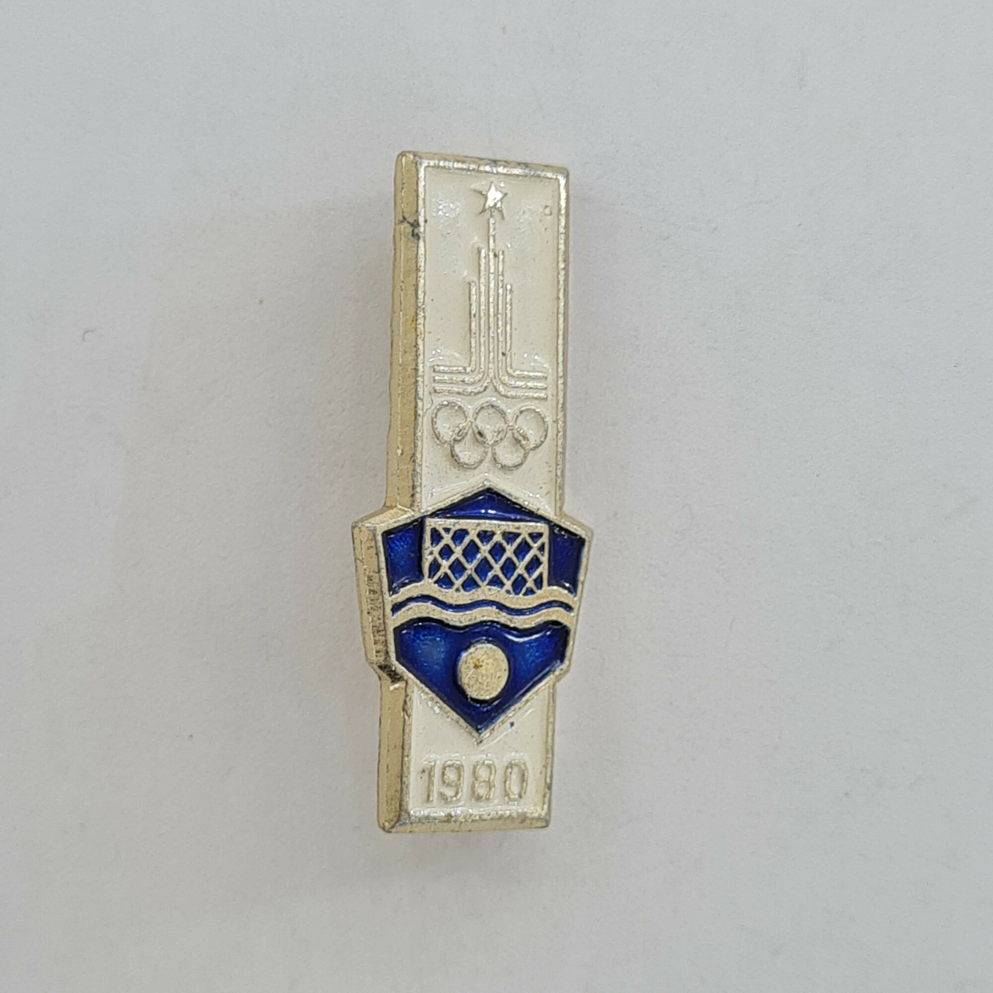 Значок СССР. Олимпиада 1980, спортивная символика, герб с волнами. Винтажный значек.