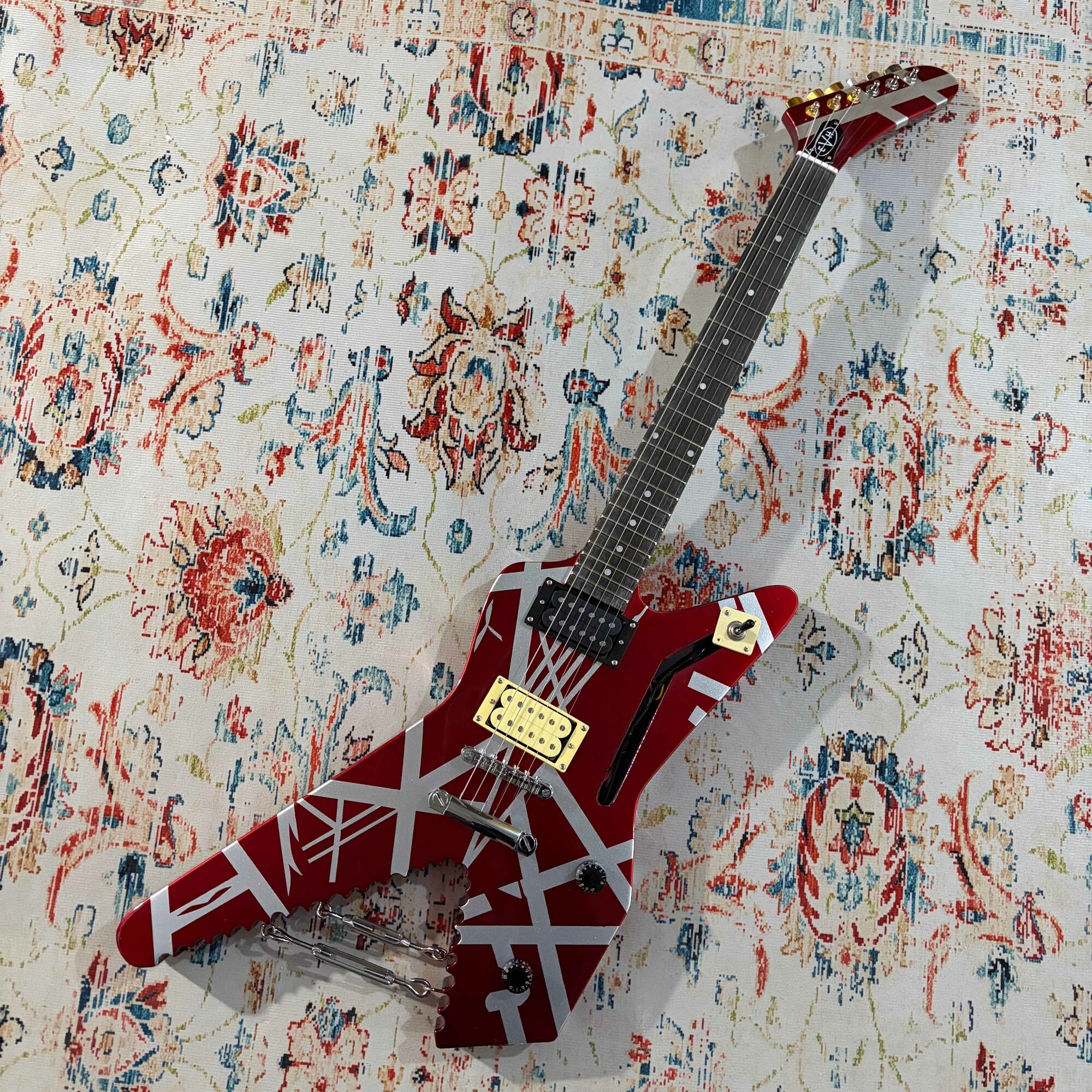 Электрогитара Shark Frankenstrat, красный, белые полосы, цепи HH, фикс-бридж, клен, палисандр