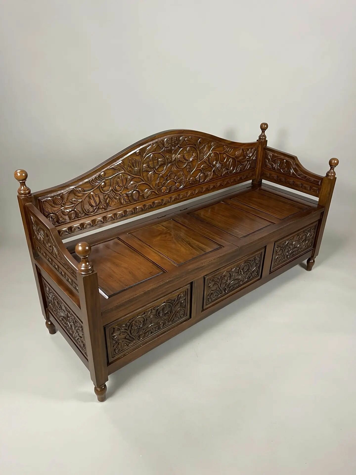 Скамья 3х местная с ящиком DOMKORLEONE, красное дерево (mahogany wood), ручная работа, цвет орех ASD (коричневый)