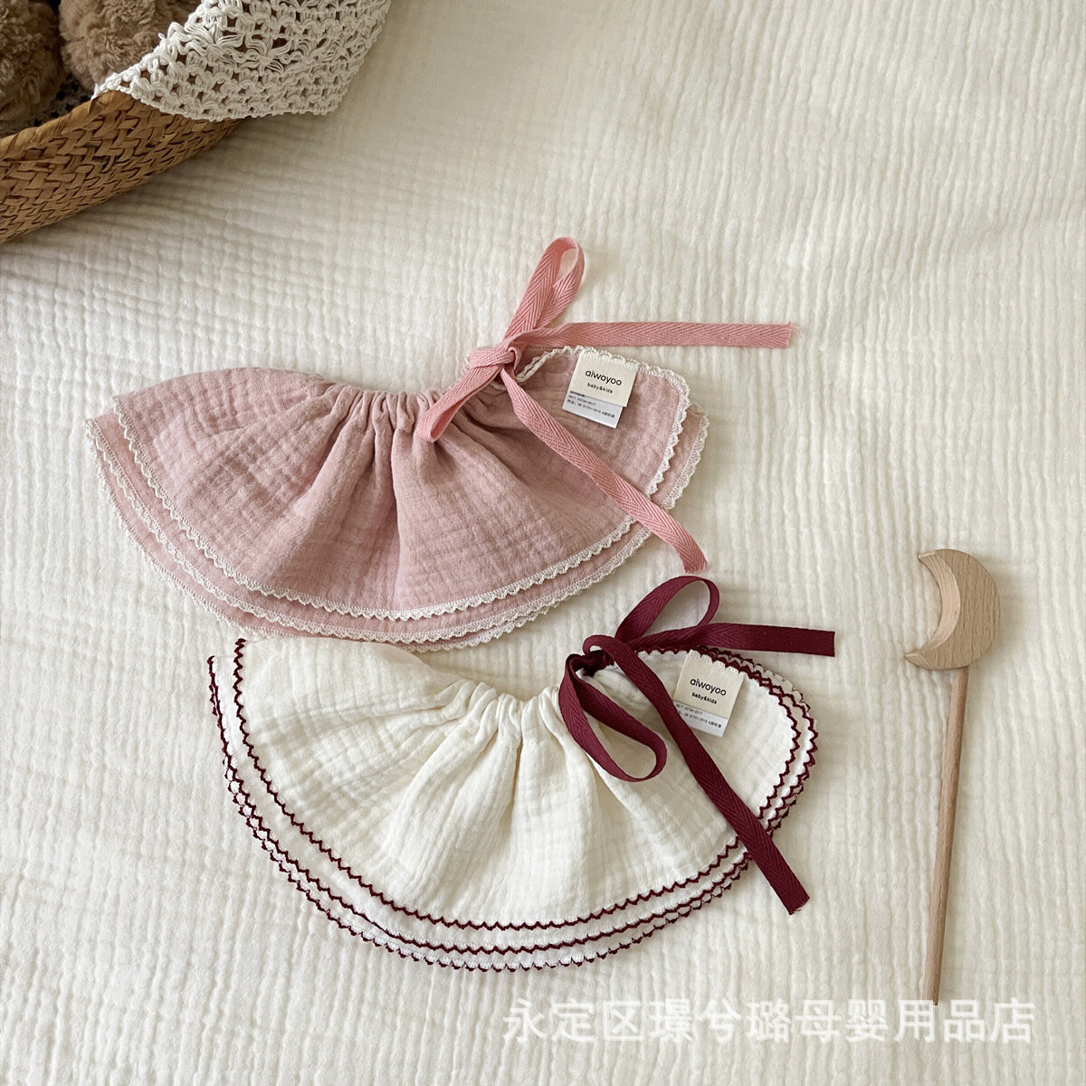 Корейский INS Чистый хлопок Четырехслойный хлопковый газовый слюнявчик Цветной блок с завязками 360-градусный анти-плюсок Молоко впитывающий слюнявчик