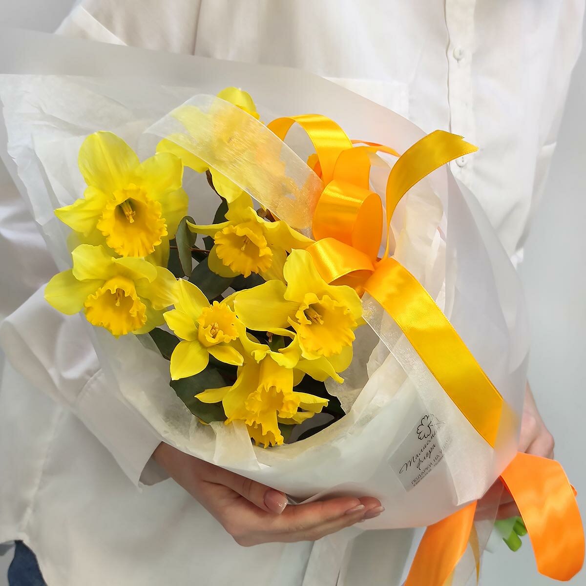 Букет Талисман Флора "Нарциссы 9", нарцисс/роза, S, 9 цветов