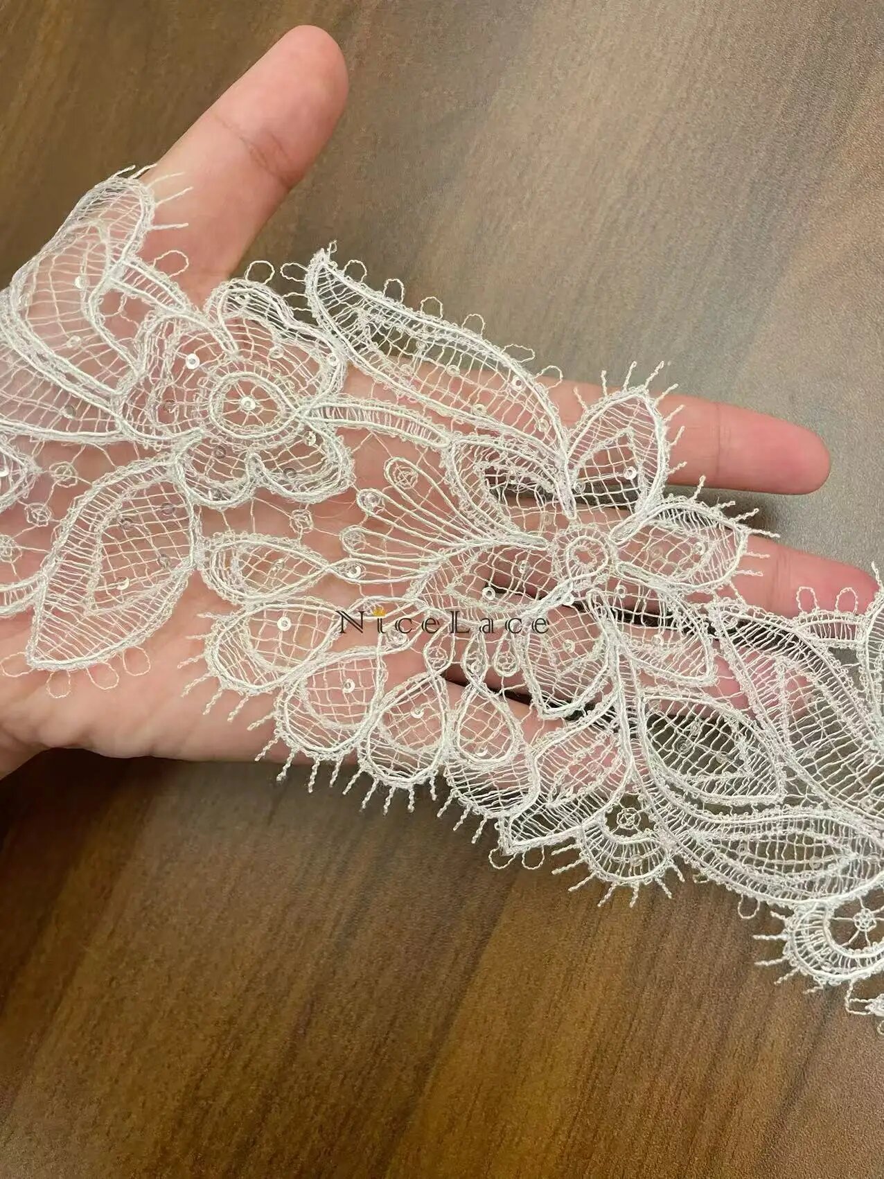 Гипюровое кружево с блестками, слоновая кость, 5 ярдов