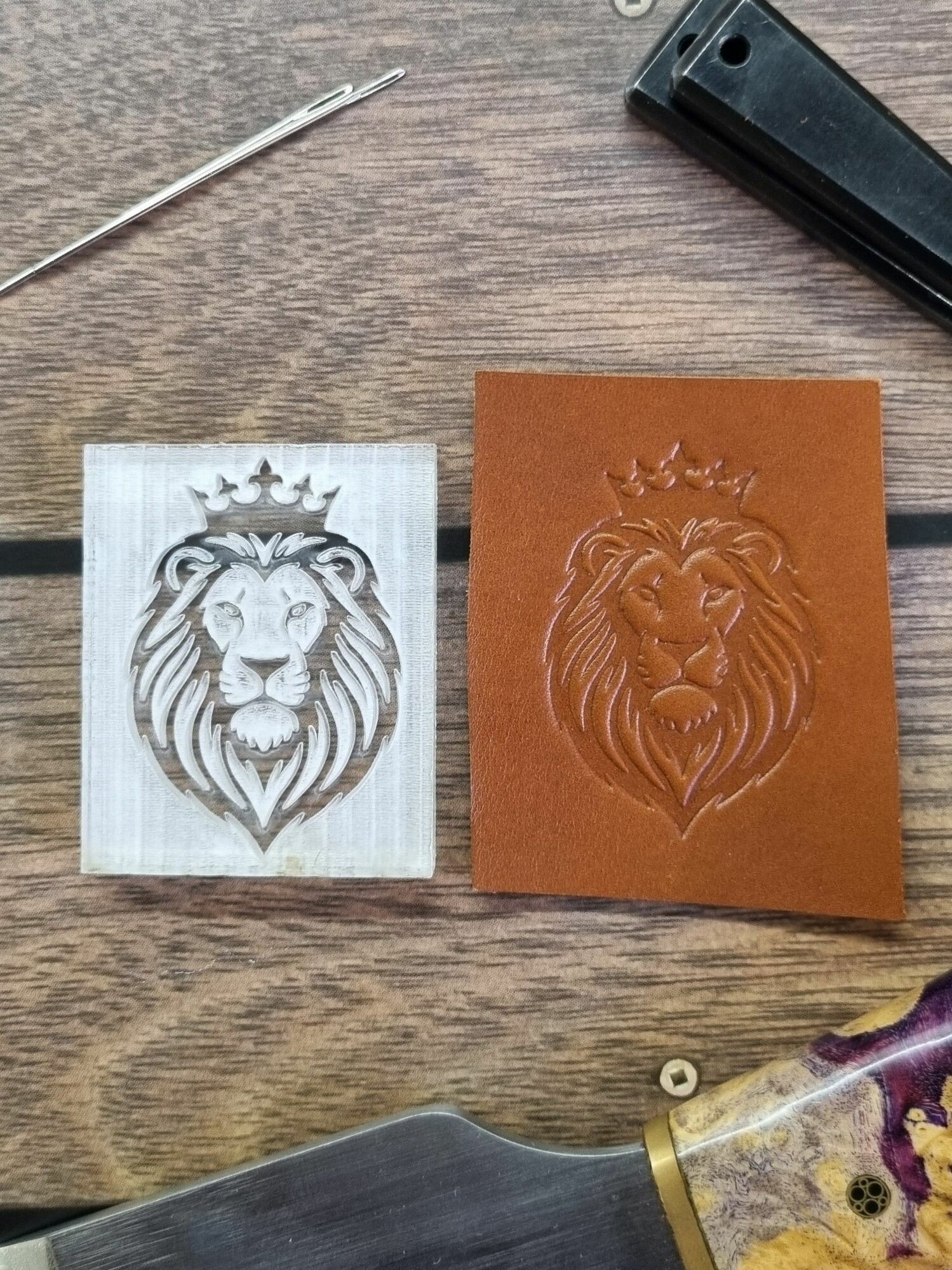 Акриловое клише для тиснения по коже " Лев ". Подходит для изготовления и оформления обложек