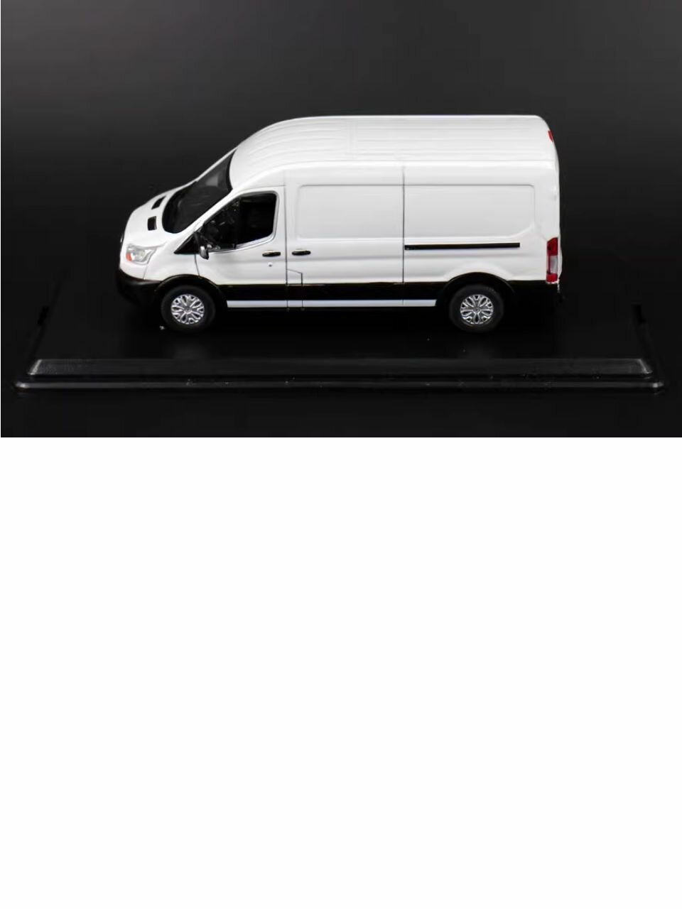 Коллекционная модель легкосплавного автомобиля / 1:43 / Ford Transit Transporter