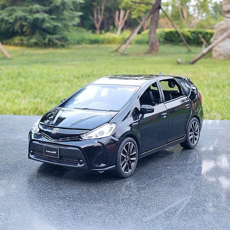 Модель автомобиля Toyota Prius 1: 32 из металлических сплавов, черный