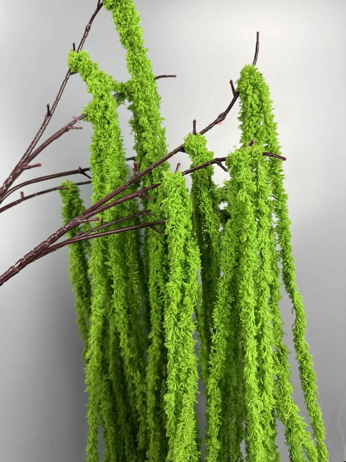 Искусственные цветы Амарант ветка декоративная новогодняя зеленая 2 ветки 64 пушистых амаранта мягкий свисающий 115см