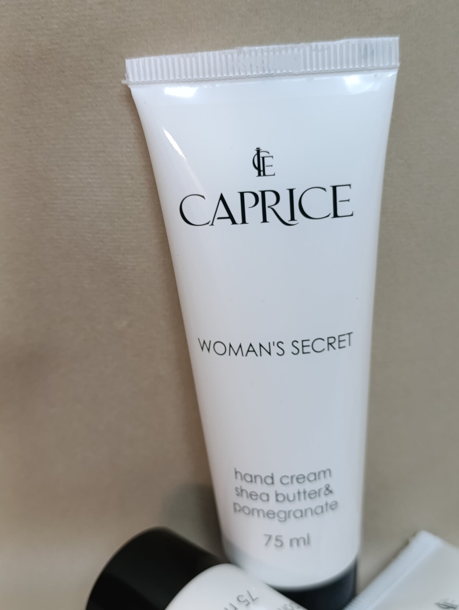 Крем для рук woman's secret "USE CAPRICE" 75 мл.
