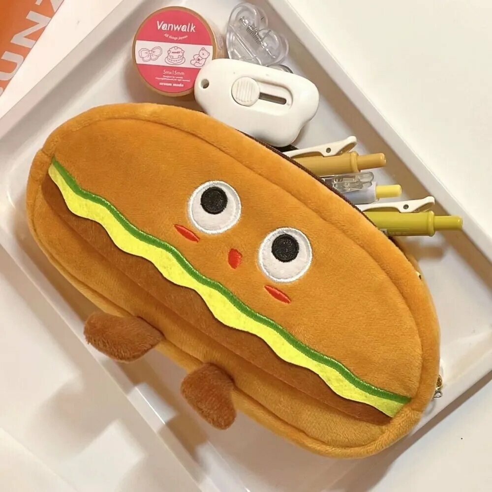 Пенал в виде хмурого хлебушка