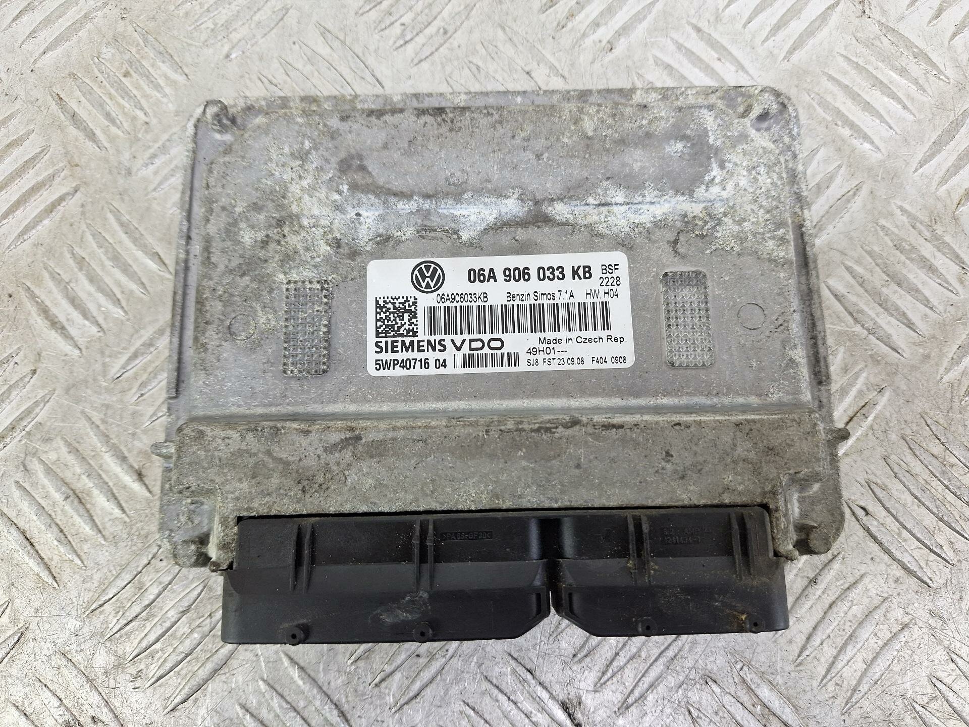 Блок управления двигателем Skoda Octavia 2 1Z5 2008 06A906033KB