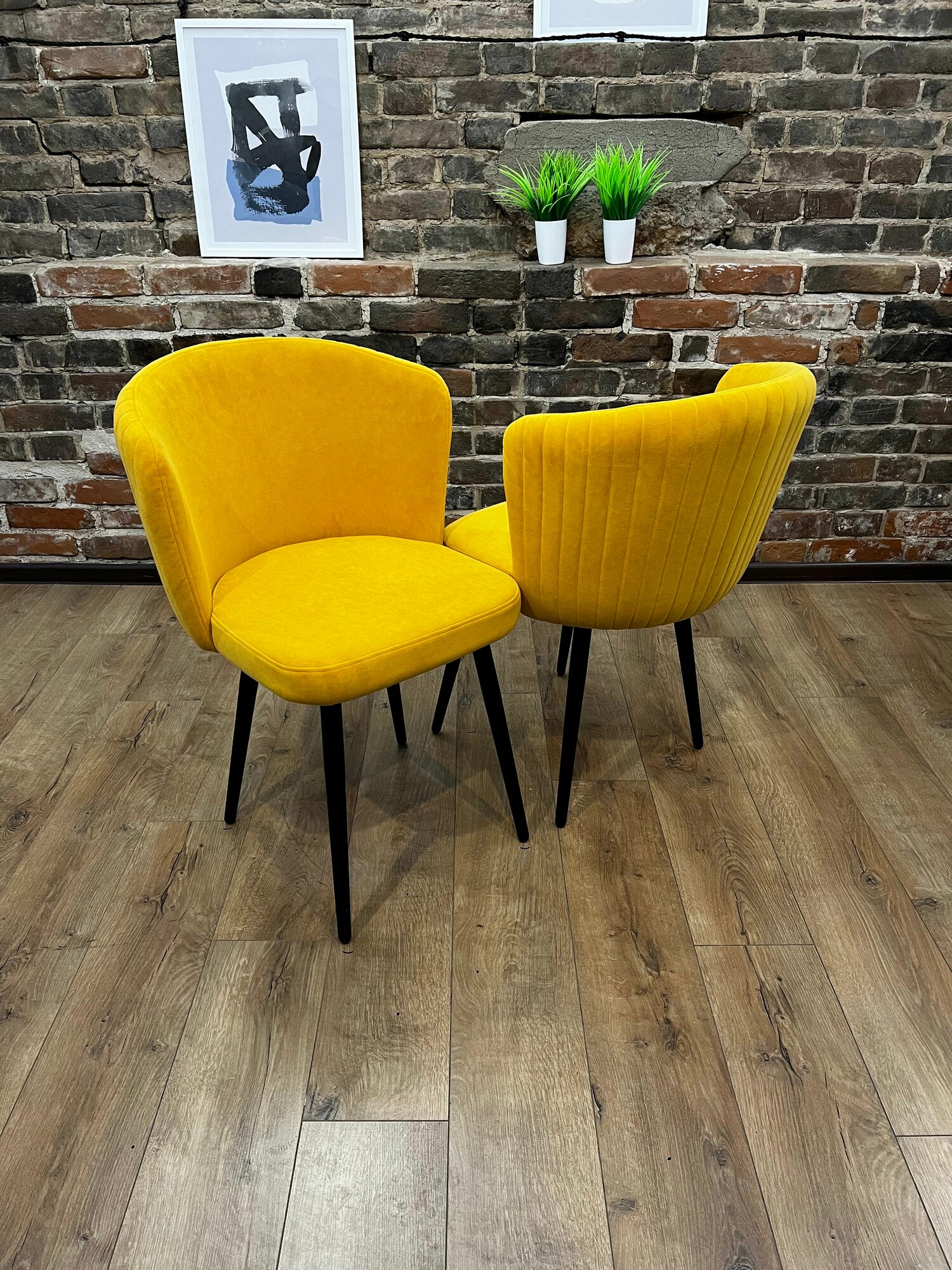 Стулья для кухни Барни мягкие со спинкой желтый велюр черные ножки комплект 2 шт.