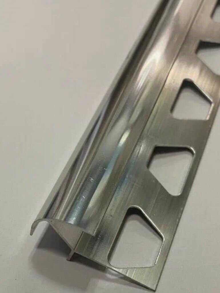 Алюминиевый профиль под плитку Серебро глянец для внешних углов 8х8 мм, Анодированный 2700 мм -1 шт