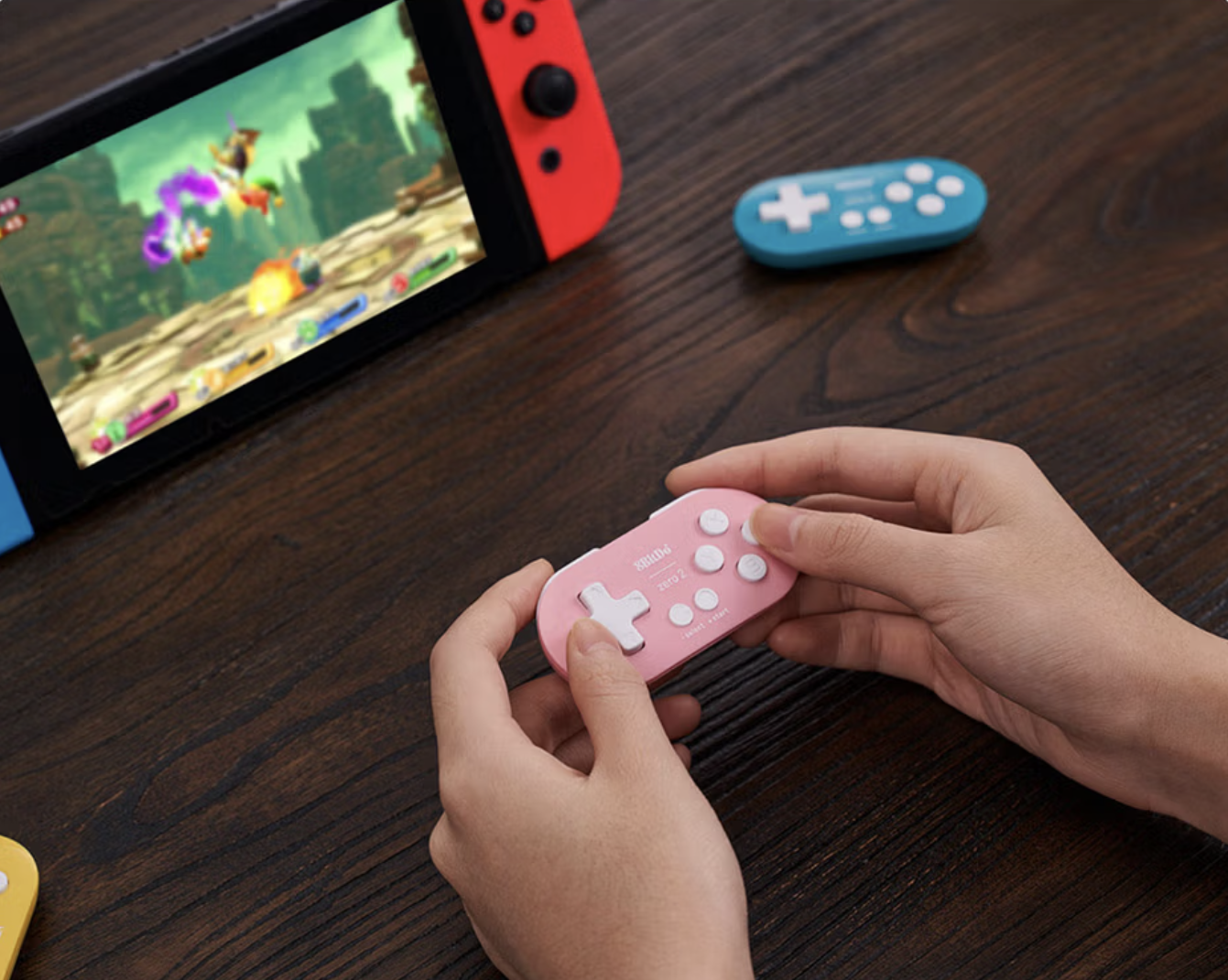 Геймпад 8BitDo Zero 2, беспроводной контроллер размером с брелок для Nintendo Switch, Android и iOS — фото 1