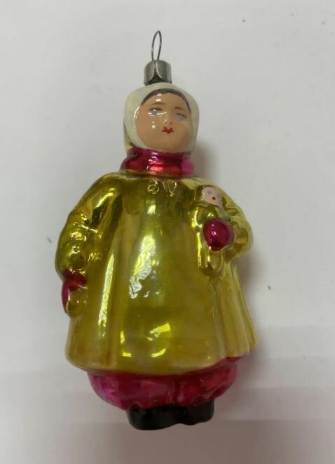 Елочная игрушка Девочка с куклой