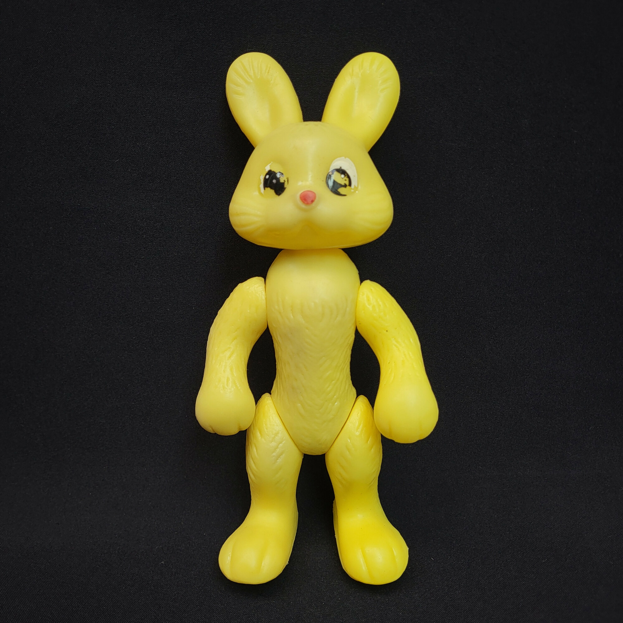Винтажная игрушка СССР. Пластмассовый заяц, подвижная фигурка для коллекции и интерьера