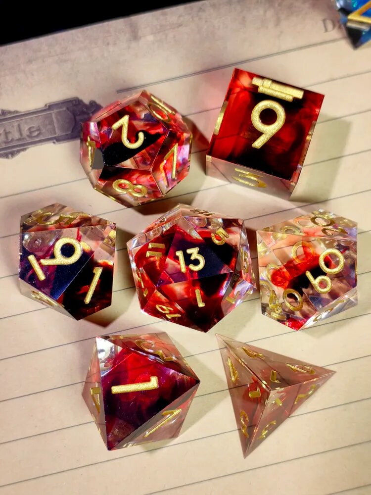 Набор кубиков ДнД из смолы, дайсы для настольных игр, кости для Dungeons & Dragons, красные с золотыми цифрами