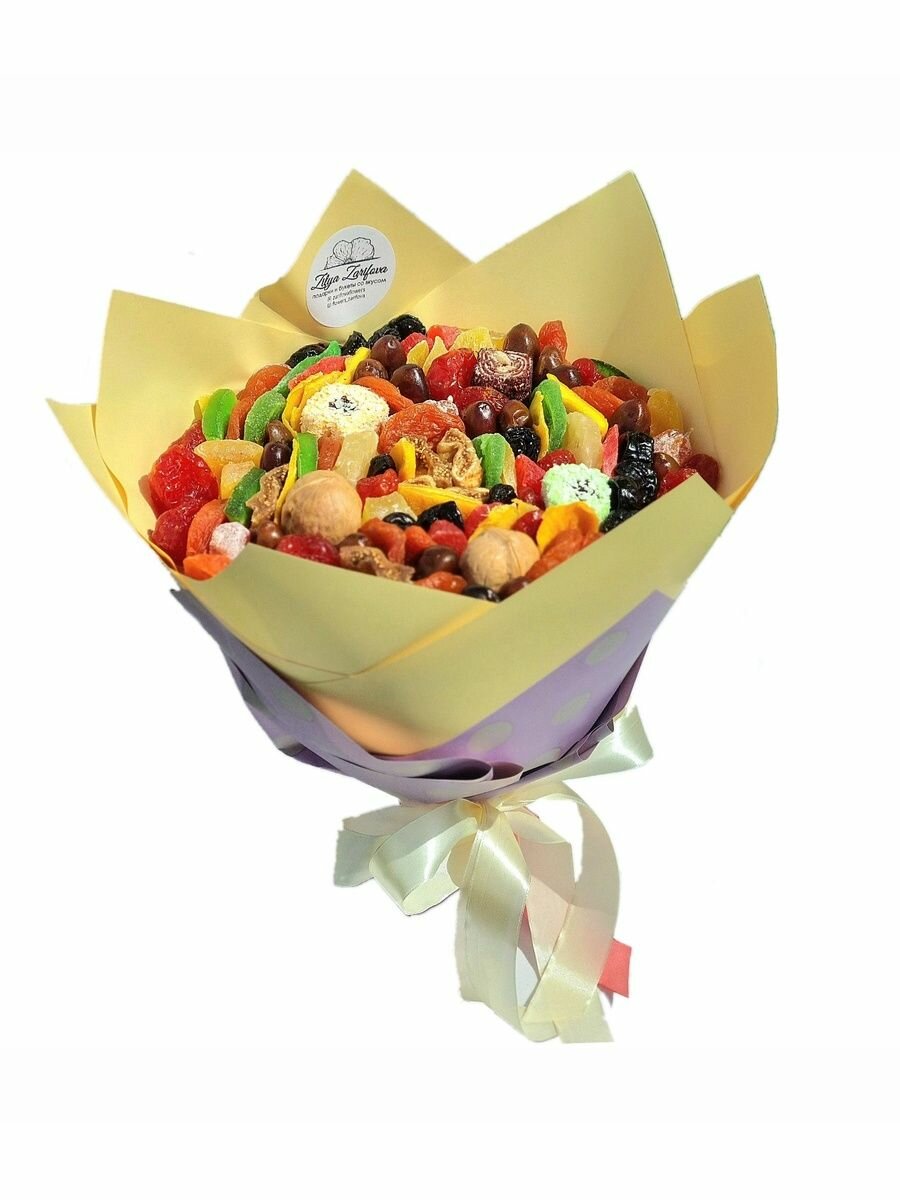 Подарок. Сладкий букет из сухофруктов. В подарочной пленке