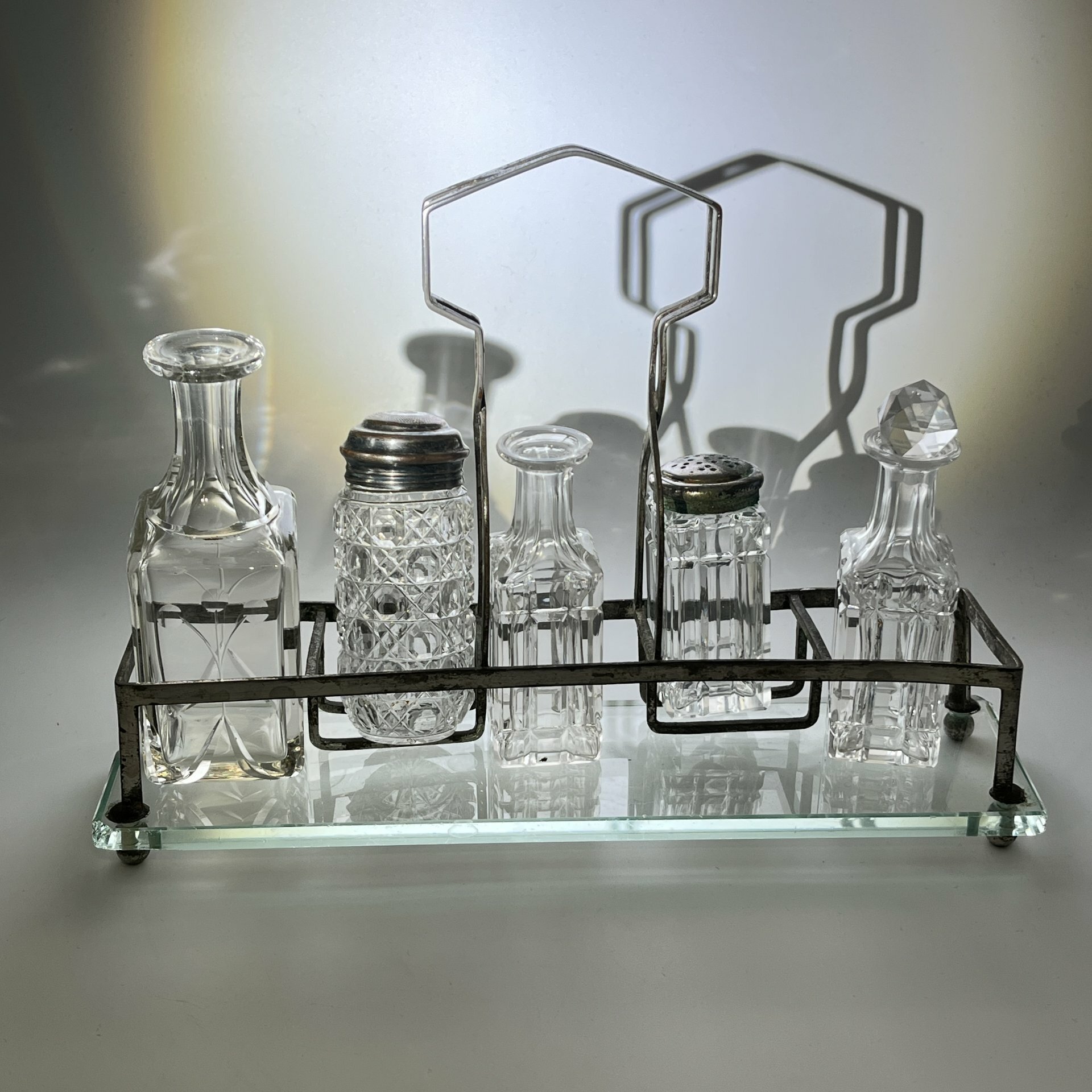 Набор для специй (круэт, столовая передача, судок) из пяти предметов в подборе