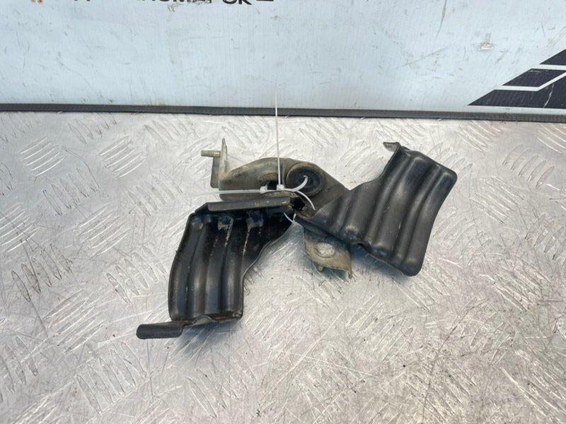 Б/У крепление радиатора кондиционера Nissan Almera Classic 2011 B10 QG16DE nцена за комплект 68840 NISSAN арт. 9211295F0B, ...