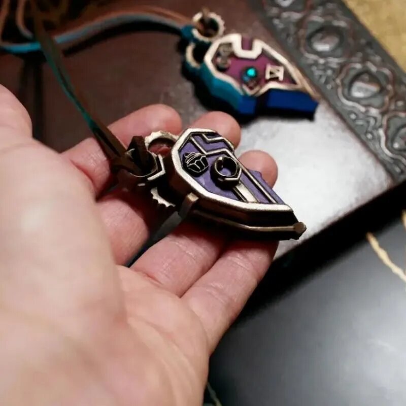 Аксессуар для фигурок Heart locket necklace Металл коллекционный Among Us — фото 1