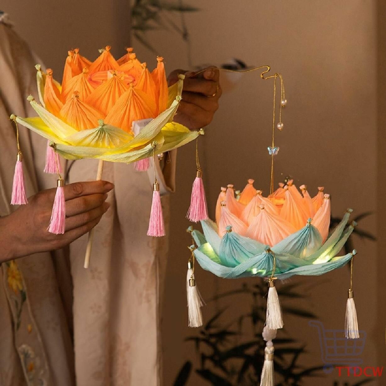 Искусственная лампа в виде лотоса