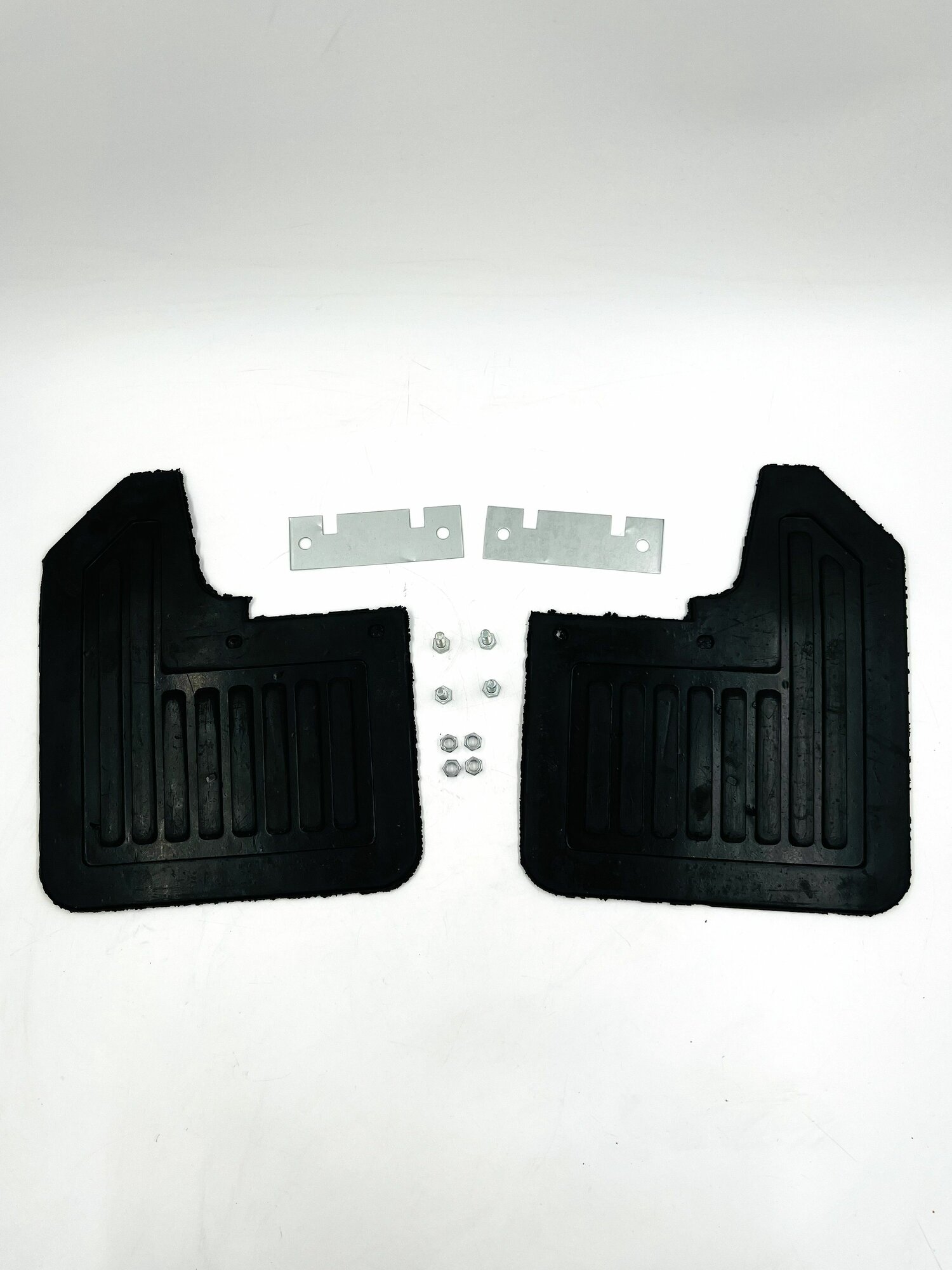 Брызговики передние в сборе подходят для ВАЗ 2121 Нива комплект 2 шт