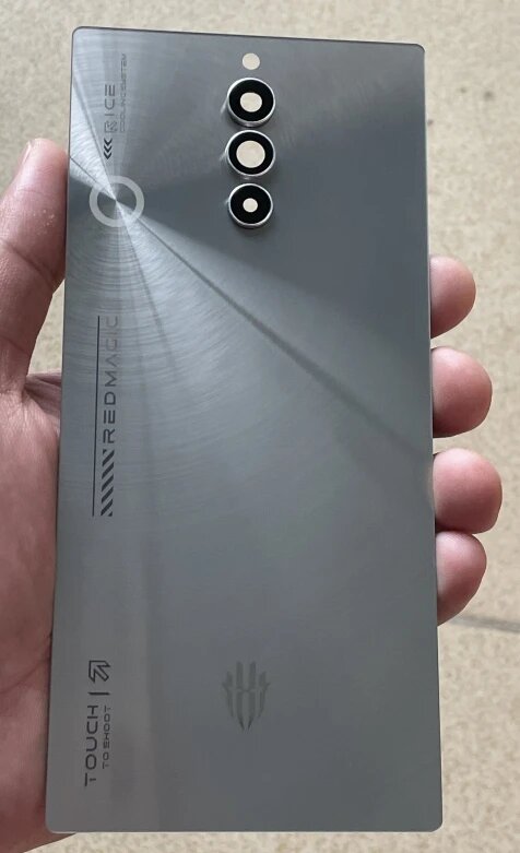 Red Magic 8S Pro+ Smooth Silver, задняя крышка