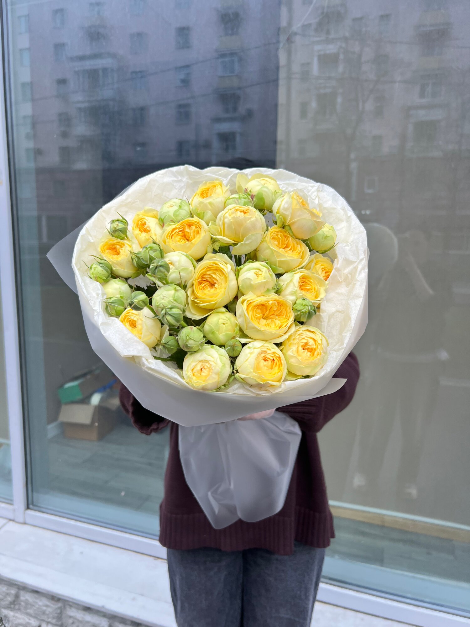 Букет из 5 кустовых пионовидных роз peony bubble