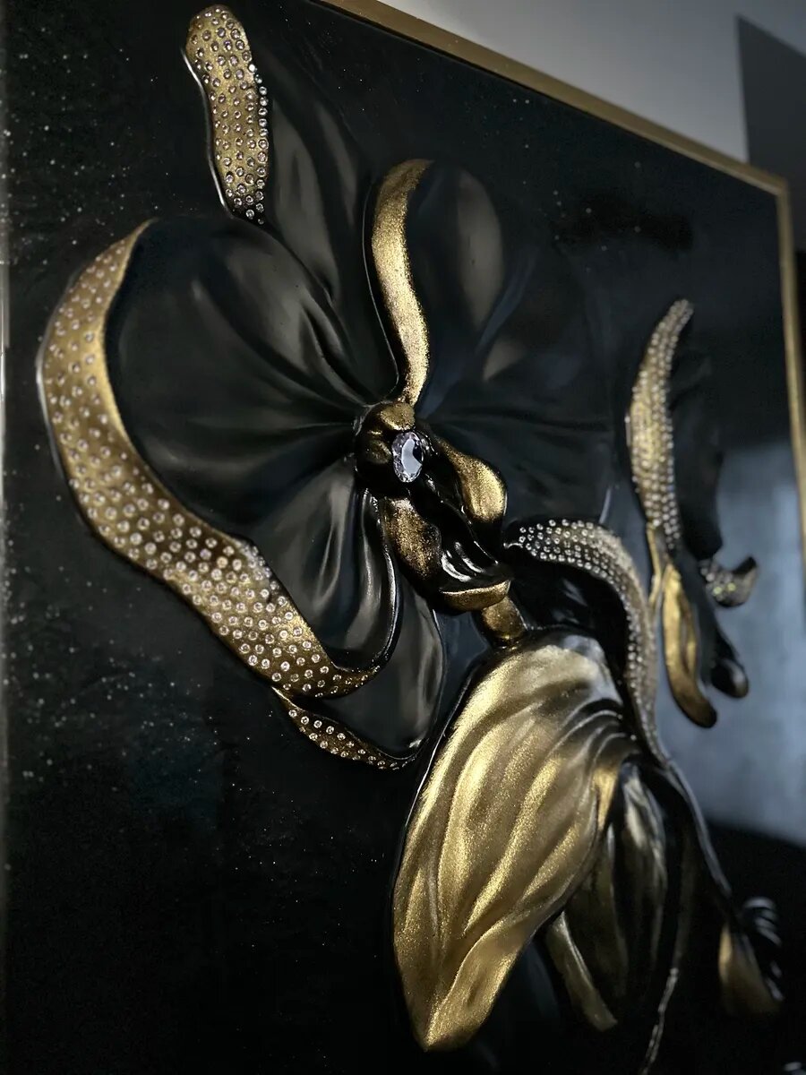 Картина "Seven black orchids", объёмный барельеф, натуральные фианиты, золотая поталь, ювелирная смола