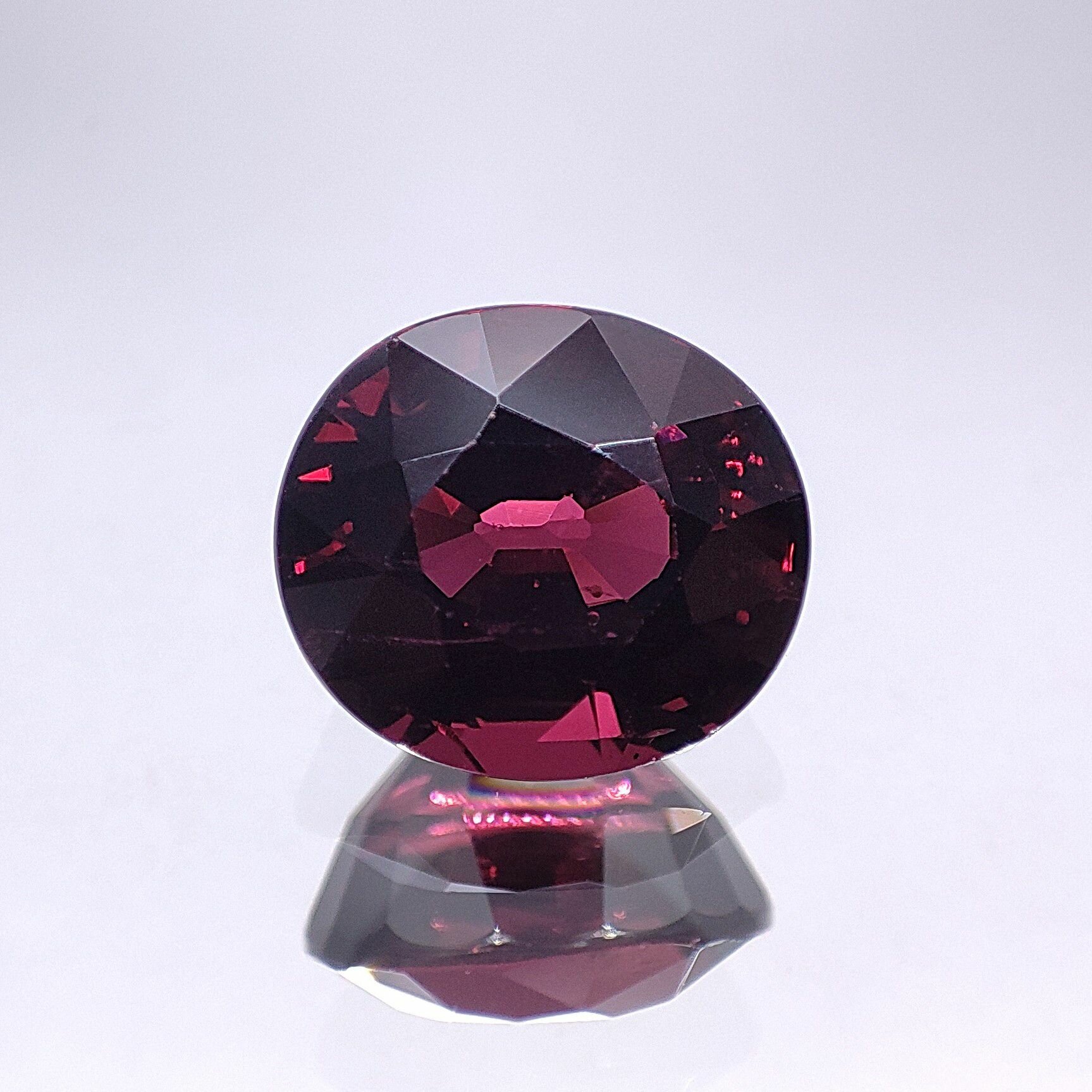 Гранат Родолит овал 5.60 ct. Мадагаскар + гемм. заключение