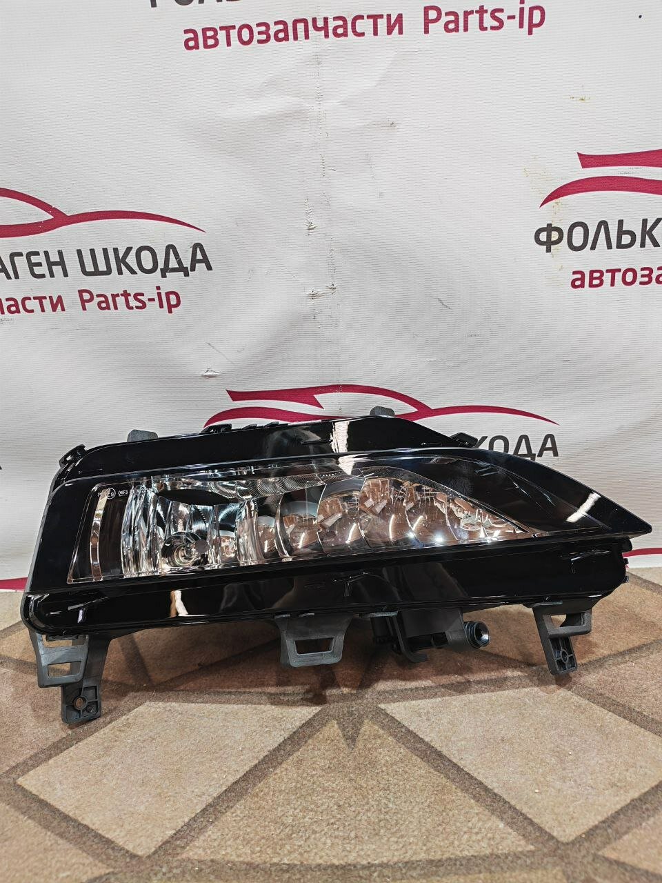 VAG/Фара ПТФ правая Skoda Rapid 2020 - VAG 60U941700