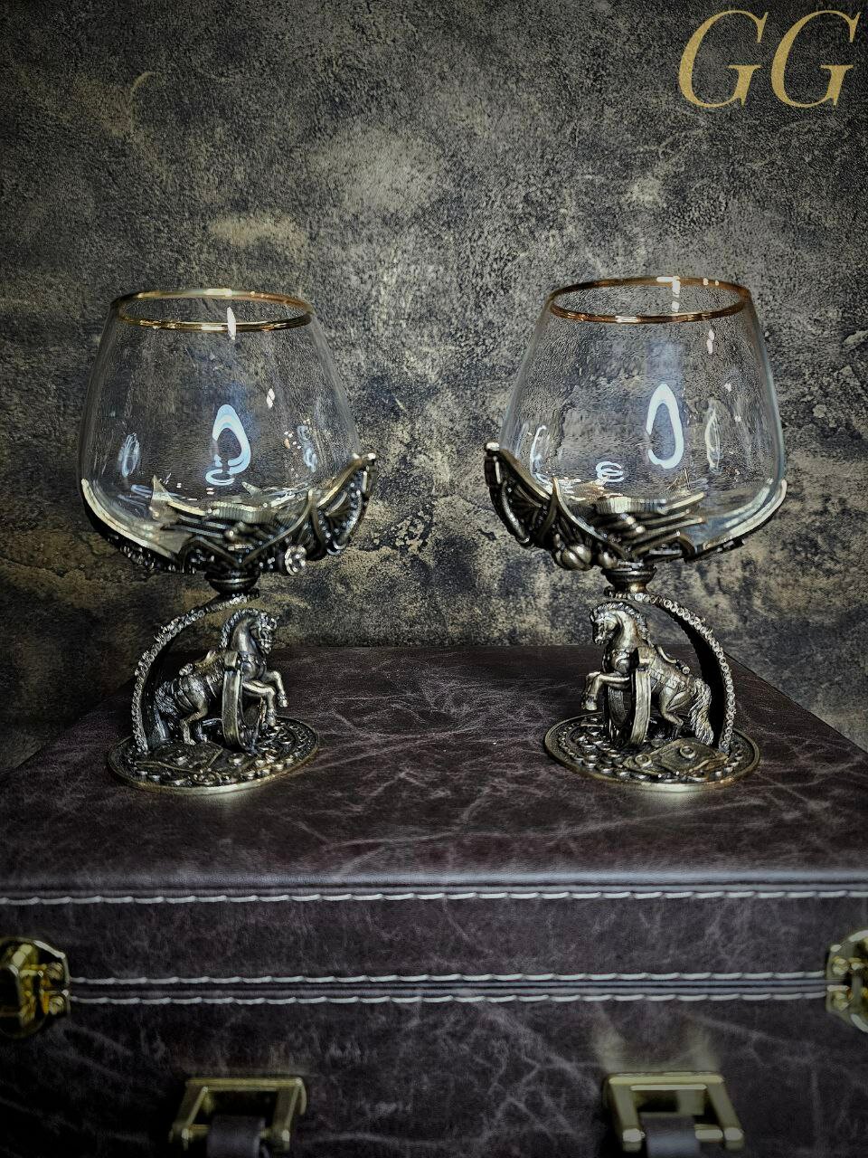 Бокалы для коньяка "На удачу" 2 шт, в кожаном чемодане, объём 430мл, удожественное литье из латуни