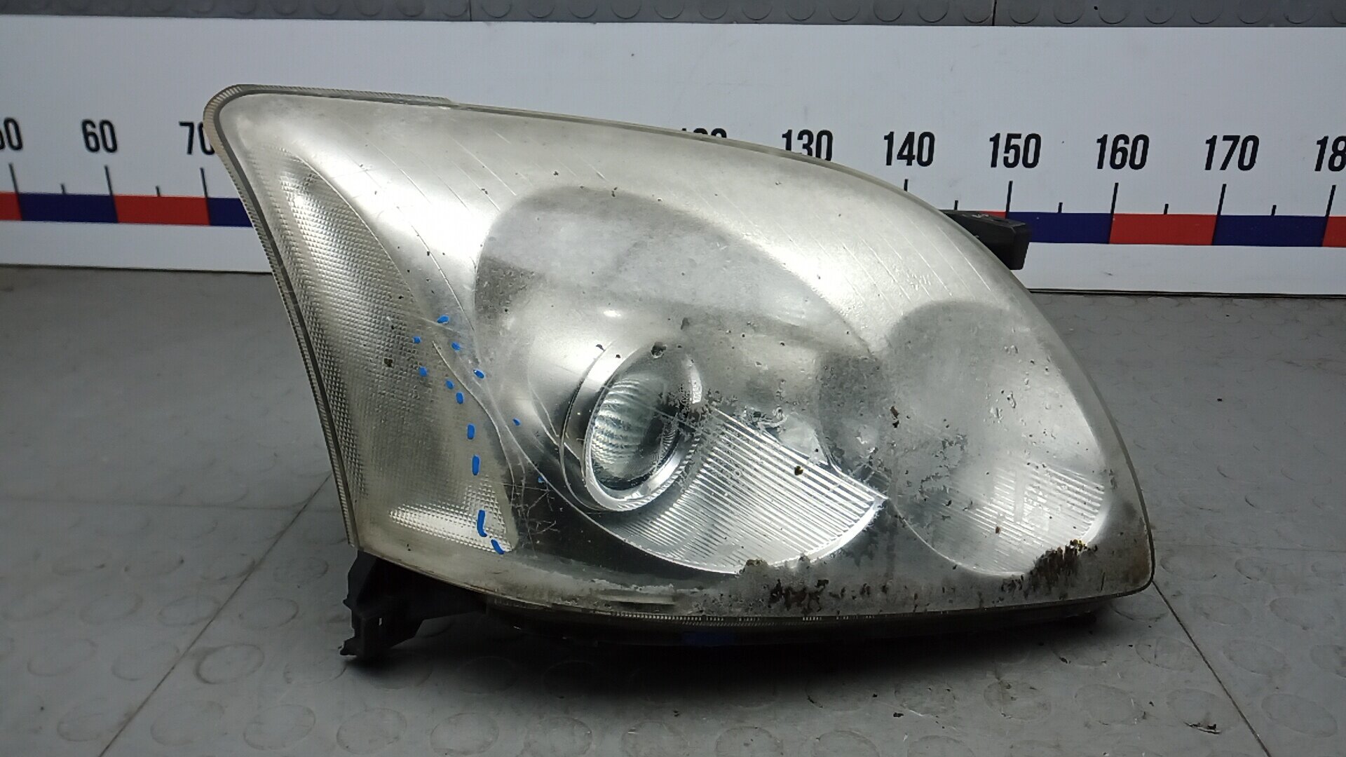 Фара правая TOYOTA AVENSIS T25