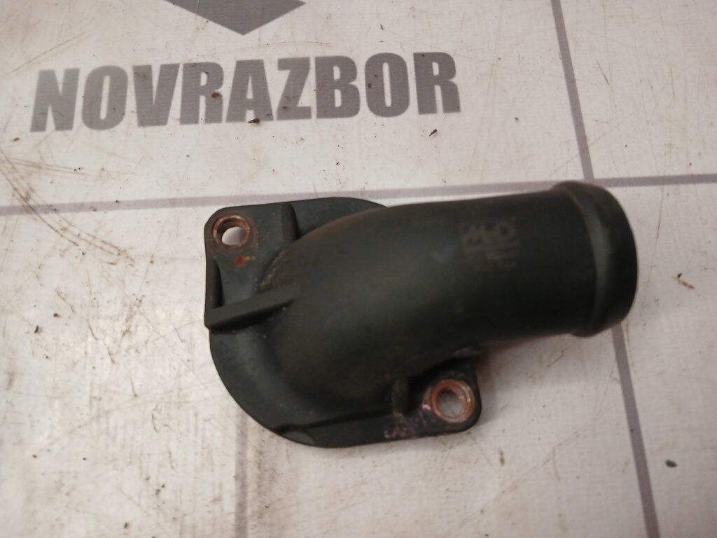 Крышка термостата VW Passat B3 1988-1993