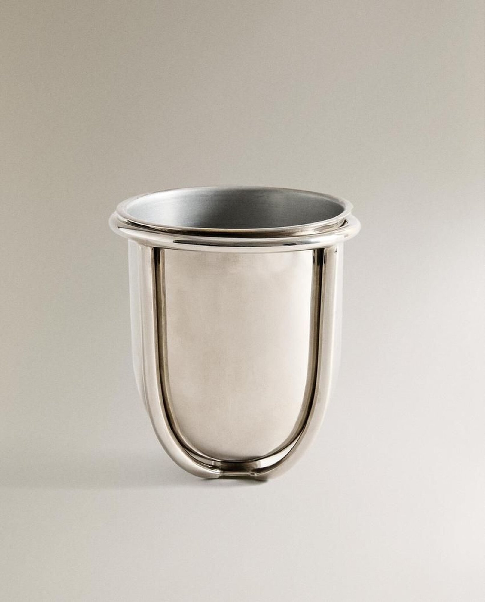 Подставка для зубных щеток ZARA HOME 8533/104/808 - из металла с блестящей серебристой отделкой, 11 х 9,5 х 9,5 см