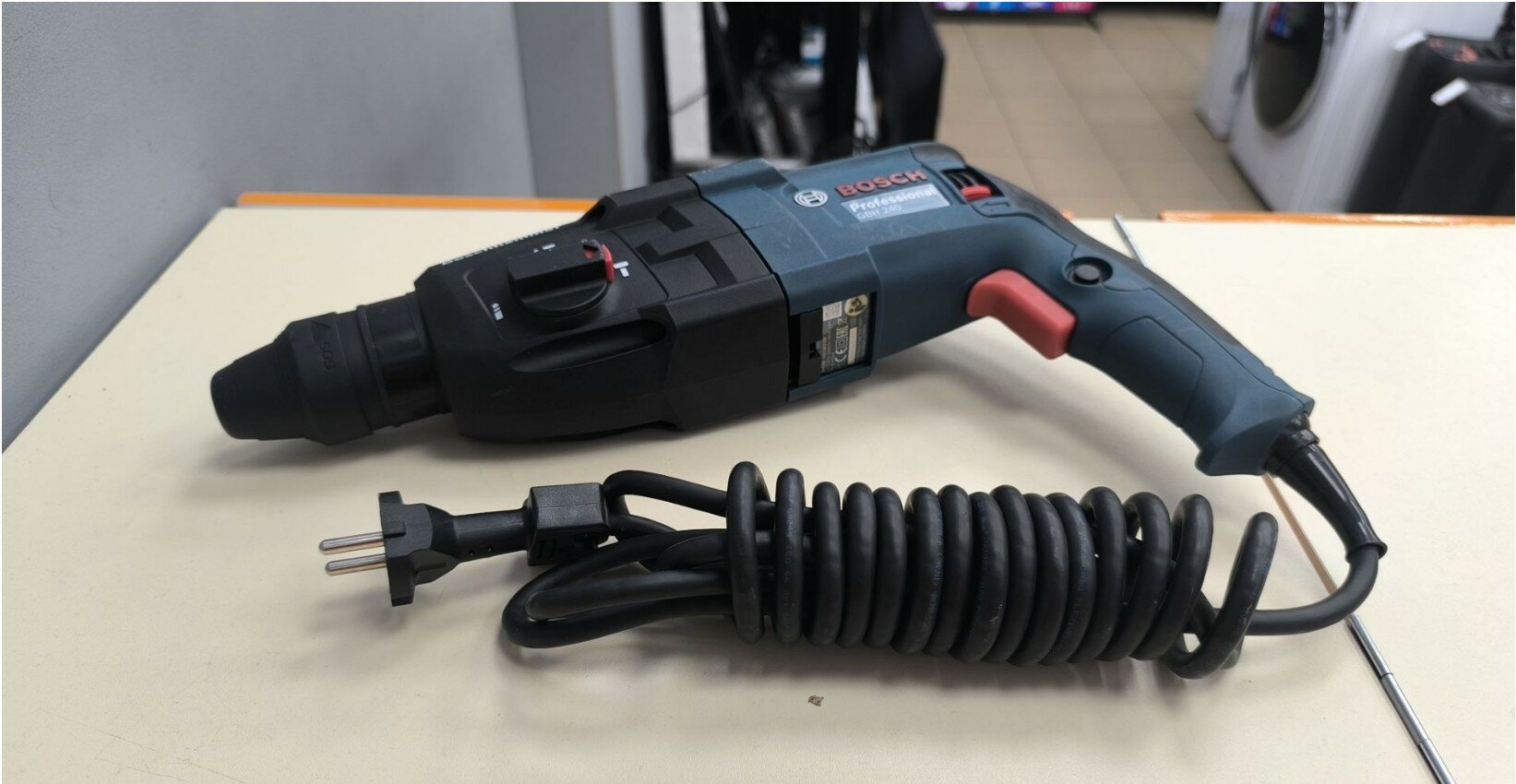 Перфоратор BOSCH GBH 240 (0 611 272 100), без аккумулятора, 790 Вт Б/У Уценка