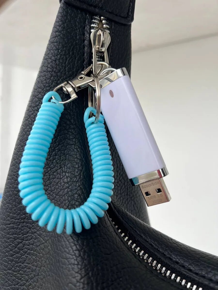 Брелок-карабин