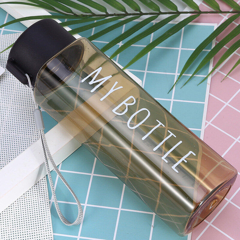 Креативная спортивная пластиковая квадратная кружка, портативная квадратная кружка для воды для студентов, стильная квадратная кружка, оптовая продажа рекламных подарочных кружек.