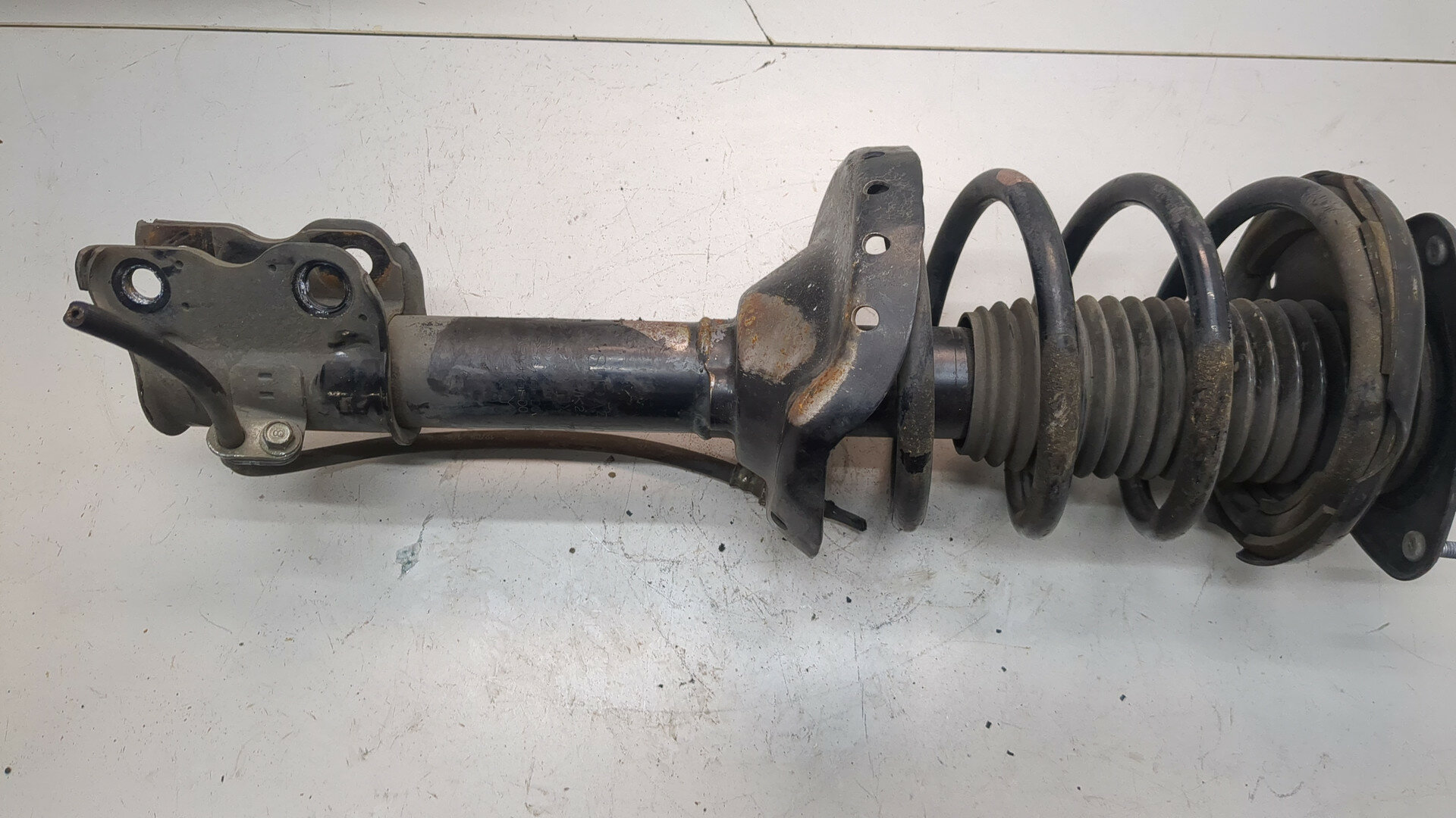 Амортизатор подвески левый передний Subaru Tribeca (B9) Б/У